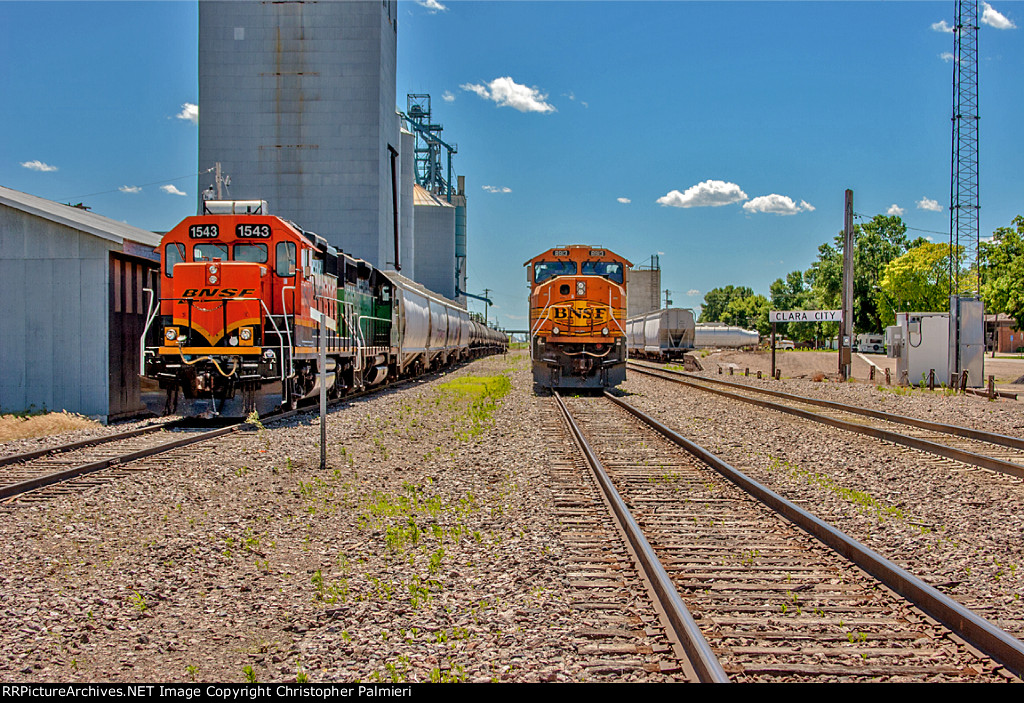 BNSF 1543 and BNSF 8913